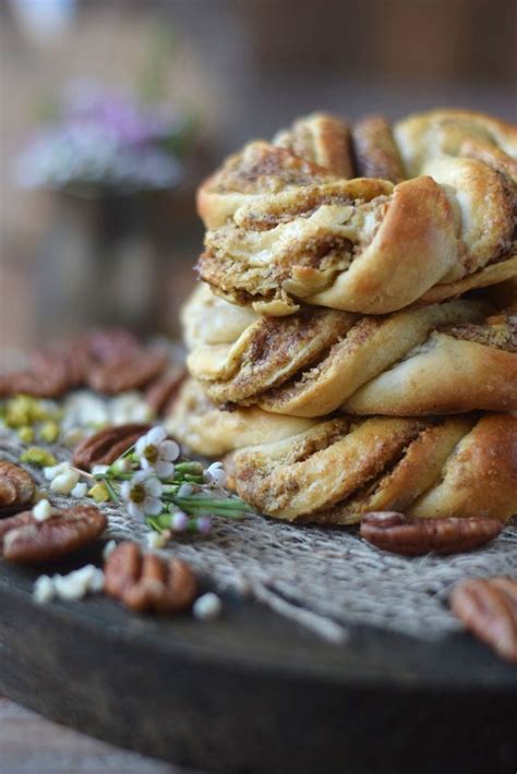 Kleine Hefekränze Mit Nüssen Backen Macht Glücklich Rezept Kochen Und Backen Hefekranz