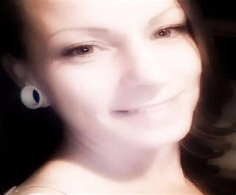 Female Profile And Live Cam Show Xy