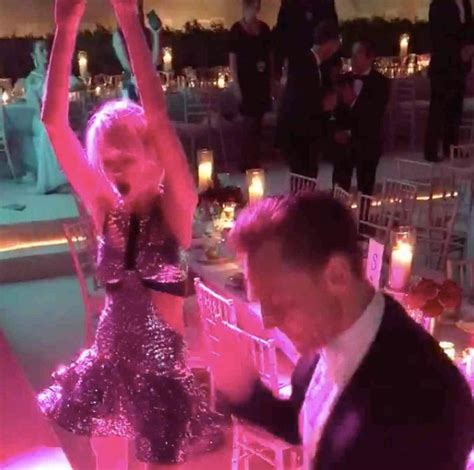 14 Dage Efter Brud Nu Kysser Taylor Swift Med Bier Stjerne Ekstra Bladet