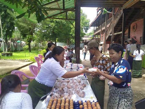 မြောင်းမြမြို့၌ အခြေခံလူတန်းစားအိမ်ထောင်စုများအား ဆန်၊ ဆီ၊ ဆား၊ ကြက်ဥန