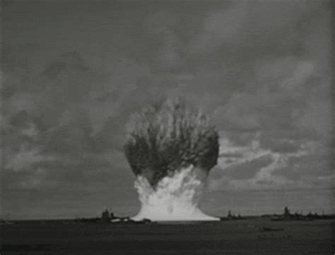 Daño Colateral Capa De Ozono Imagenes De Soldados Explosiones