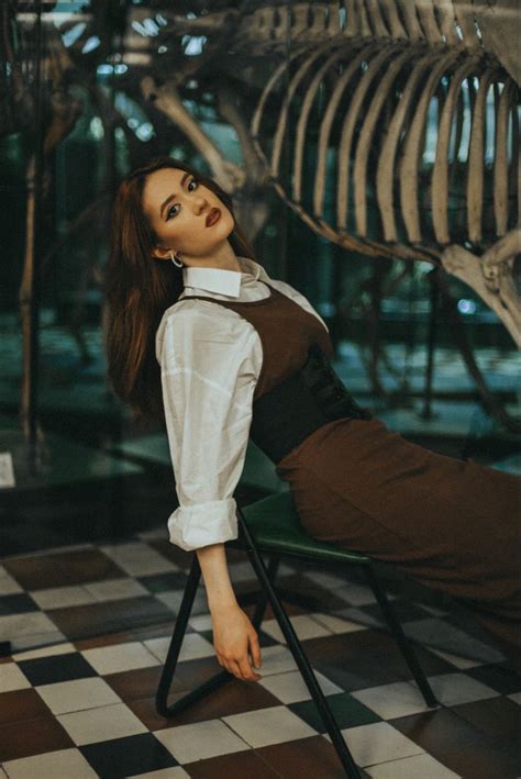 Женский портрет Фотосессия Девушка В музее Под пленку