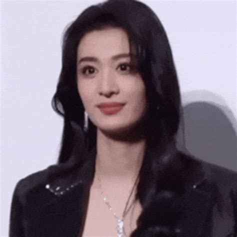 同样的 臭脸综合症”，为什么郑秀晶却能颜值加分？表情明星气质