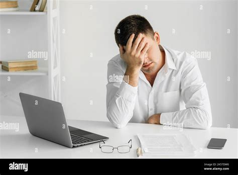 Online Meeting Frustrated Man Clueless Information Stock Photo Alamy