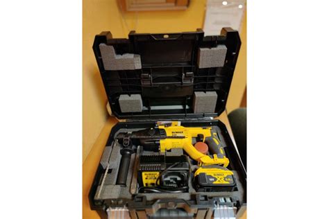 Бесщеточный перфоратор DEWALT DCH133N - выгодная цена, отзывы ...