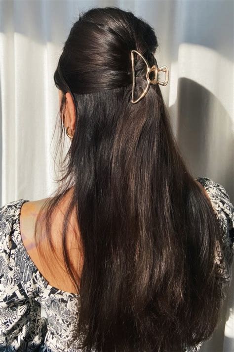 How To Do Claw Clip Hair Styles At Allyson Byerly Blog