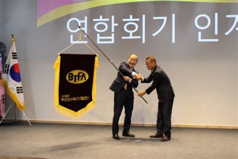 패션그룹 형지 최병오 회장 고향 부산서 섬유산업 이끈다 한국경제