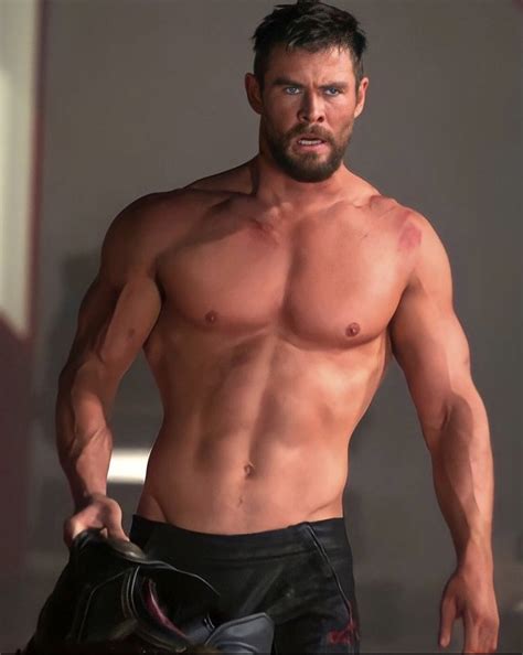 Chris Hemsworth Shirtless