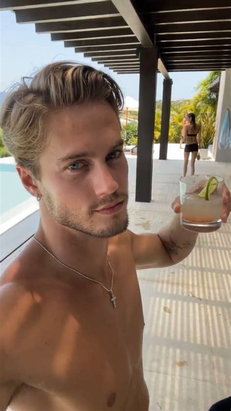 Pin By Giulia Volpe On Miki Attractive Guys Handsome Men Most Handsome Men