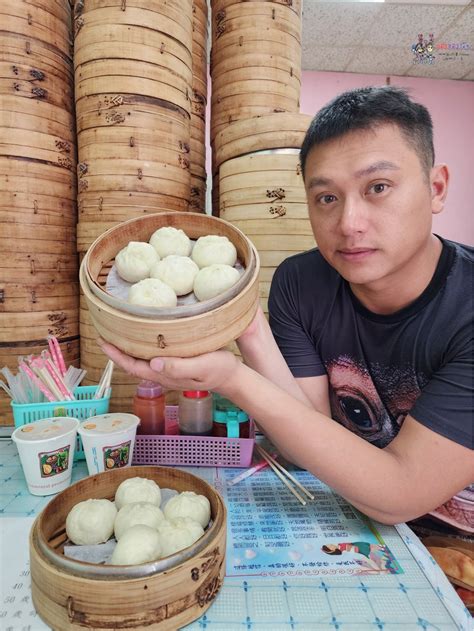 桃園美食龍潭龍元宮後面李記小籠包麵皮Q彈內餡紮實奶茶好喝 哪哪麻