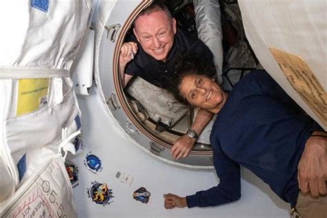 Astronautas Presos No Espaço Retornam à Terra Acompanhe Ao Vivo