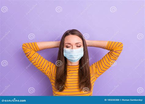 Dichtstbijzijnde Portret Van Haar Mooie Kalme En Mooie Meisjesrust