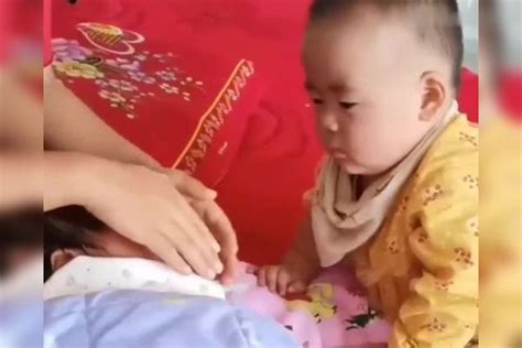 二胎是个弟弟，姐姐生气了，要动手了！姐姐弟弟