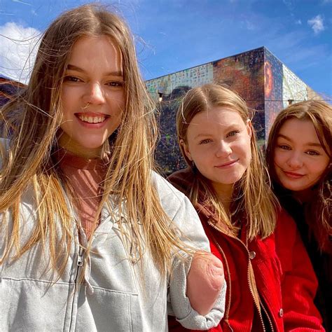 Isabelle Weall Your Fashion Guru