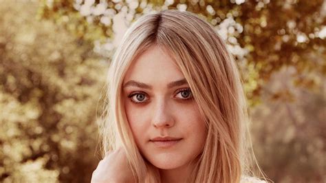 Dakota Fanning Celebrities Girls Hd Cute Smile Hd Wallpaper