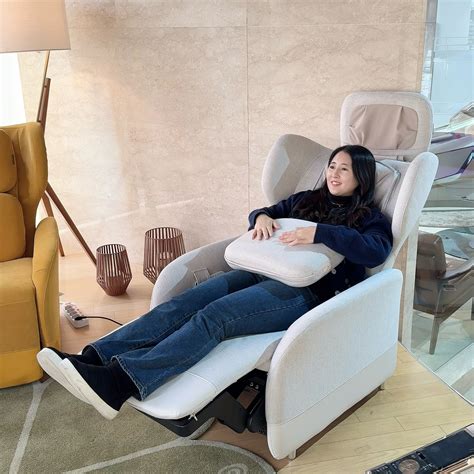 별이 협찬 언니랑 서울 나들이 갔다가 바디프랜드 에서 신제품출시된 마사지소파 파밀레c 체험하러 다녀왔어요 세상에 어쩜 마사지소파가 이리 예쁠수 있는지 ㅋㅋ