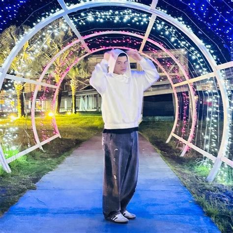 昕 Zhang 0811 • Threads Say More