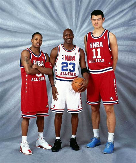 NBA老照片 那一年的三人行 姚明乔丹弗老大全明星合影 篮球 NBA 新浪竞技风暴 新浪网