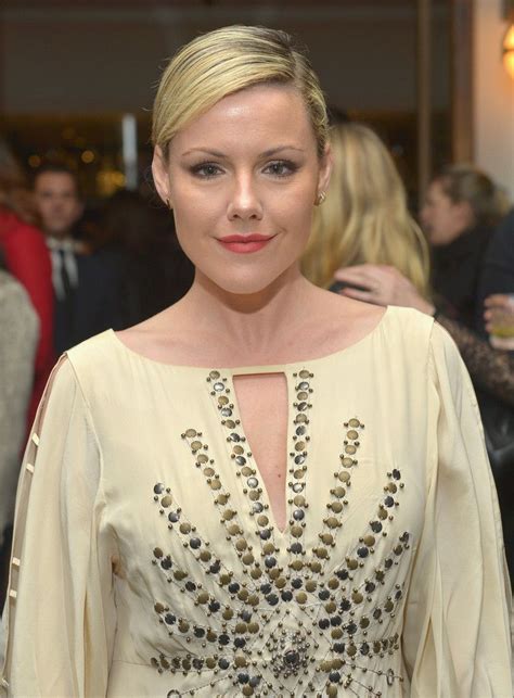 Kathleen Robertson Scrolller