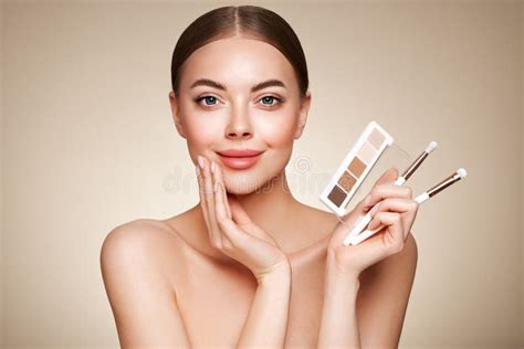 Beauty Woman With Eye Shadow Makeup Palette Stock Image Image Of Girl