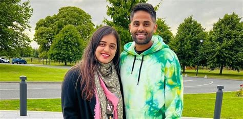 Surya Kumar سوریا کمار یادو کی اہلیہ کے ہمراہ مزاحیہ ویڈیو وائرل ہوگئی