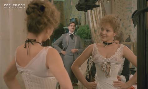Голая Орнелла Мути в фильме «Любовь Свана 1984 Zceleb