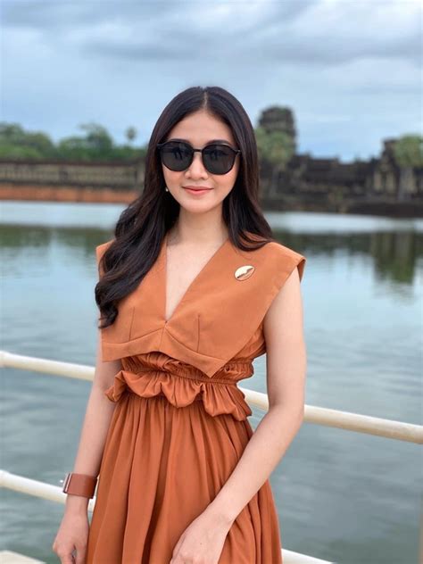 មានប្ដី មិនចេះផ្អែមល្ហែមលើបណ្ដាញសង្គម ប៉ុន្តែជីវិតពិត តារាស្រីទាំងនេះ មានក្ដីសុខខ្លាំង