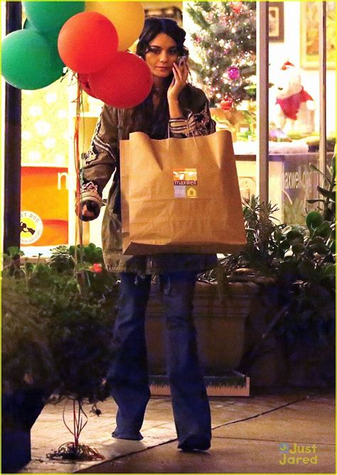 Vanessa Hudgens Last Minute Christmas Shopper Photo 629352 Photo
