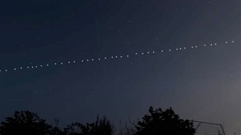 Un Tren De Satélites Spacex Starlink Ilumina El Cielo Del Noroeste