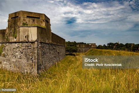 아일랜드 더블린의 피닉스 파크 남쪽에 있는 매거진 포트 0명에 대한 스톡 사진 및 기타 이미지 0명 건축 고대의 Istock