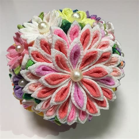 つまみ細工の花のくす玉 Tomo Tikis Gallery Minne 国内最大級のハンドメイド・手作り通販サイト