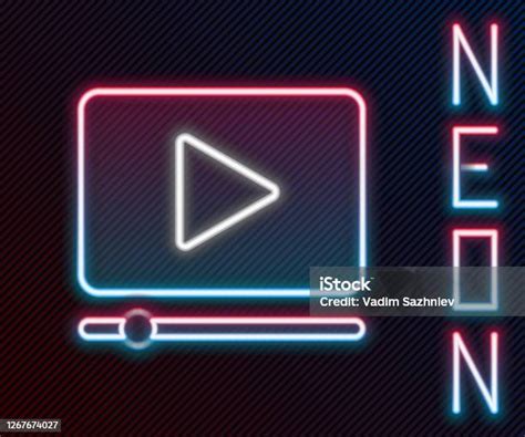 빛나는 네온 라인 온라인 재생 비디오 아이콘 검은 배경에 격리 플레이 사인이있는 필름 스트립 다채로운 개요 개념 벡터 일러스트레이션 영화에 대한 스톡 벡터 아트 및 기타