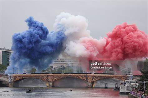 افتتاحیه المپیک ۲۰۲۴ پاریس زیر باران شدید و رژه کاروان ایران جنایات