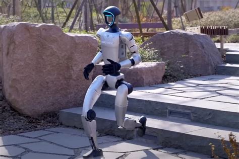 Lumos Robotics Unveils 1 7m Tall Lus1 Humanoid Robot Prototype Weighing 60kg Amid Growing