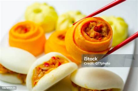 마사만 야채 장미 빵 찐 양념 야채 마사만 카레 페이스트에 코팅하고 장미 모양의 반죽 빵에 싸서 0명에 대한 스톡 사진 및 기타 이미지 Istock