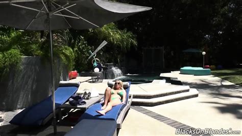 SHE SHOULD VE PLAYED CAPTAIN MARVEL