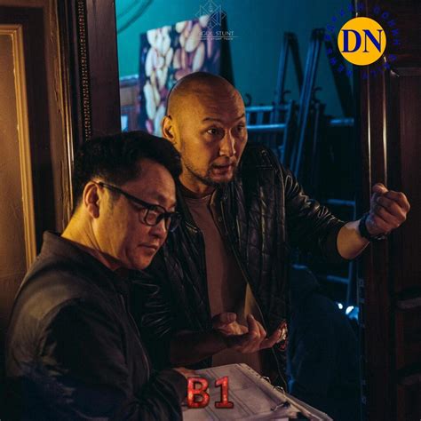 М Наранбаатар Киног маань үзээд гарч ирж буй эмэгтэйчүүд нүдэндээ нулимстай эрчүүд сэтгэлдээ