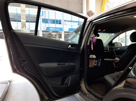 스포티지 자동차 뒤에 차 문이 안쪽과 바깥쪽에서 열리지 않음스포티지 차 문 안 열리는 고장 수리자동차 도어록 고장 수리 자동차 도어락 고장 수리 차 문 안에서 밖에서