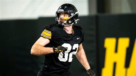 Iowa Hawkeyes To Lose Tight End To Ncaa Transfer Portal