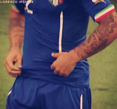 Contacto Gay Costa Rica Futbolista Italiano Tiene ErecciÓn En Medio