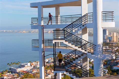 Disfruta Del Mirador De La Cruz En Puerto Vallarta