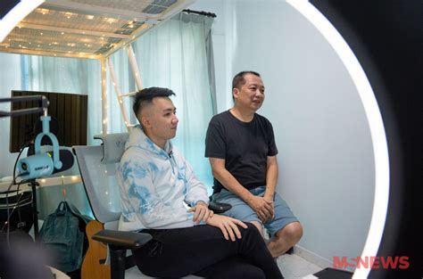 23 Year Old S Porean Goes From Singing On Streets To Arranging Songs For NDP Dad Once Worried