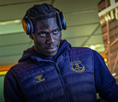 ค่าตัว 50 ล้าน ปืนใหญ่เคลื่อนไหวติดต่อเอฟเวอร์ตันถึงการคว้าตัว อมาดู โอนาน่า The Gunners