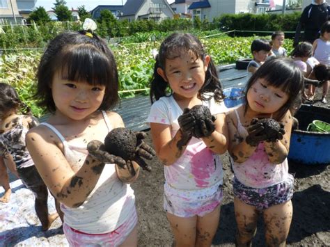 旭川志峯幼稚園 どろんこ遊び