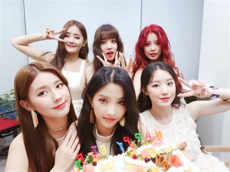 아이들 여러분💕 오늘 소연이의 행복한 생일을 함께했어요 항상 응원해주시고 사랑해주셔서 표현할 수 없을 만큼 감사해요😍 앞으로도 함께해요 사랑해요💝🙈 Gi