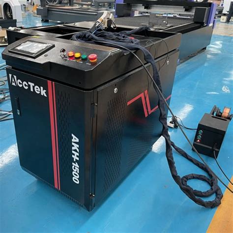 เครื่องเชื่อมเลเซอร์ไฟเบอร์การส่งผ่านเส้นใยอุปกรณ์พกพาคุณภาพสูง1000w 2000w 3000w จาก Acctek