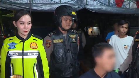 Briptu Putri Sirty Cikita Polwan Yang Viral Gegara Ganggu Orang Makan Polri Beri Teguran Lisan