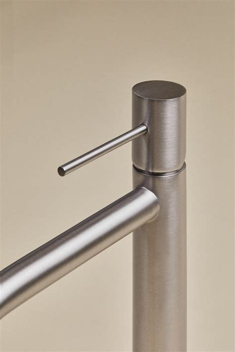 Set Of Brass Sink Faucet And Drain Valve For Click Clack Type Sink With