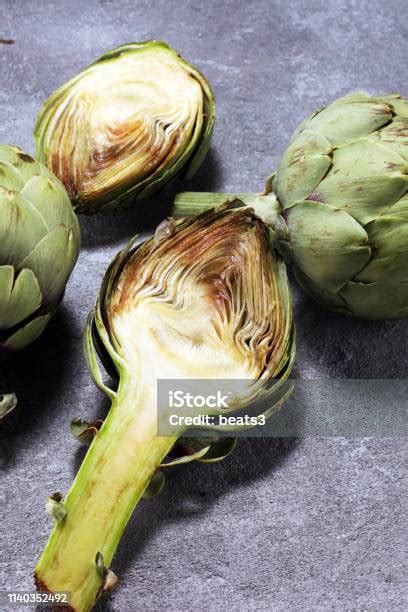 소박한 배경에 양 인데 신선한 유기농 아 티 초 크 플라워 세트 꽃 식물에 대한 스톡 사진 및 기타 이미지 꽃 식물 농업 독일 Istock