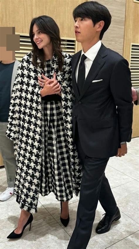 송중기 와이프 케이티와 여동생 결혼식 참석 완벽 비주얼 부부